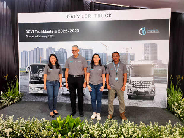 Cara Mercedes-Benz Bikin Para Pembeli Truk dan Bus Mereka Makin Puas ...