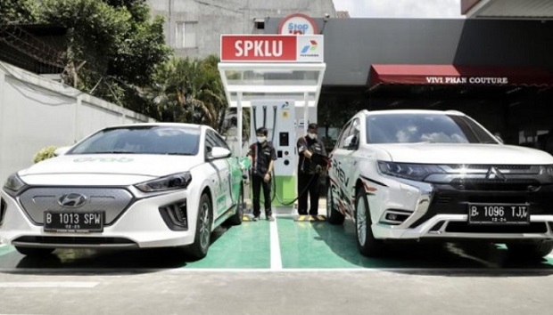 Ini Biaya, Cara, dan Tempat Cas Mobil Listrik di Indonesia - Panduan ...