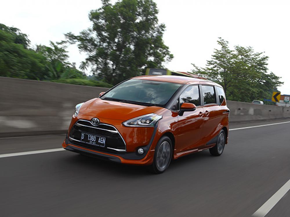 Toyota Sienta, Nyaman dan Enak Dikendarai - Review - Mobil123.com