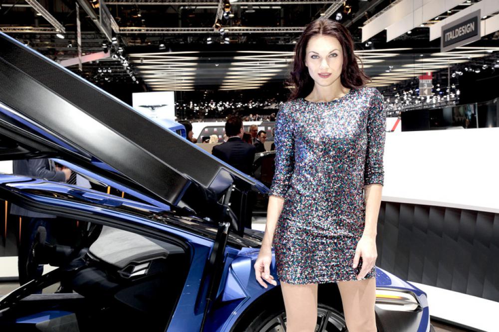 Foto Foto Cewek Bule Cantik Di Geneva Berita Otomotif