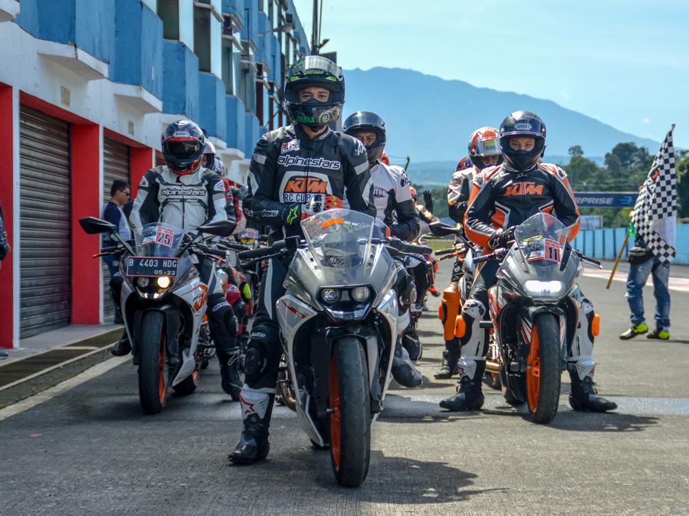 Puluhan Pengguna KTM Ngumpul di Sentul - Berita Otomotif - Mobil123.com