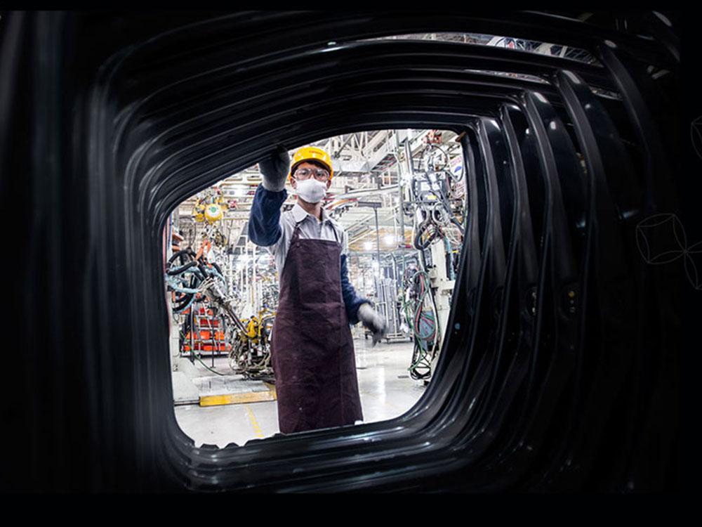 Pabrik Toyota Mulai Produksi Mobil dan Sparepart di Tengah PSBB ...