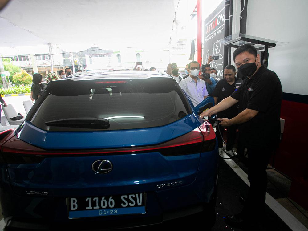 Astra Otoparts Sediakan Tempat Cas Mobil Listrik di 6 Bengkel - Berita ...