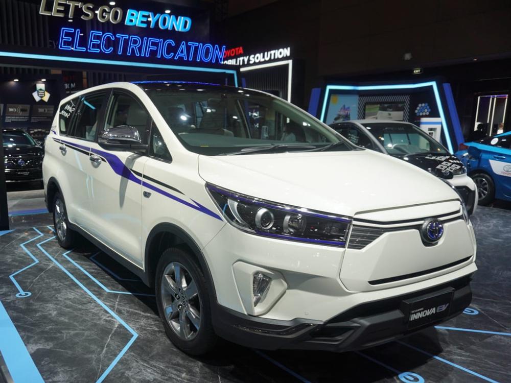 Toyota Kijang Innova Listrik Unjuk Diri untuk Pertama Kalinya di Dunia ...