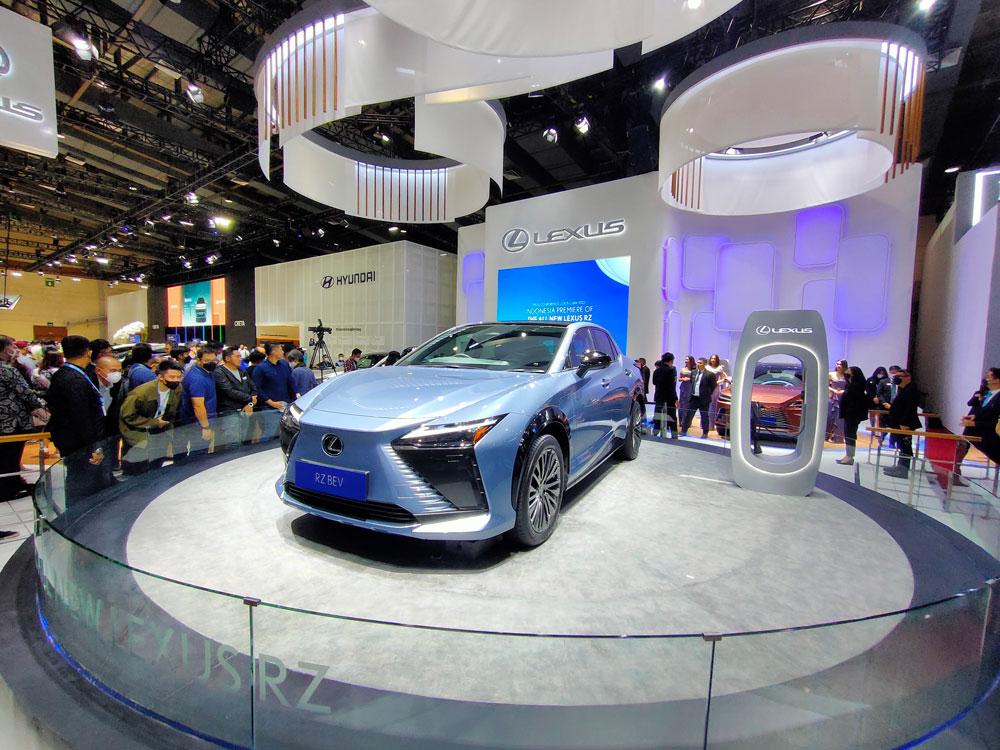 Lexus: bagi Merek Mobil Mewah, Cara Melayani Orang Kaya Sangat Penting ...
